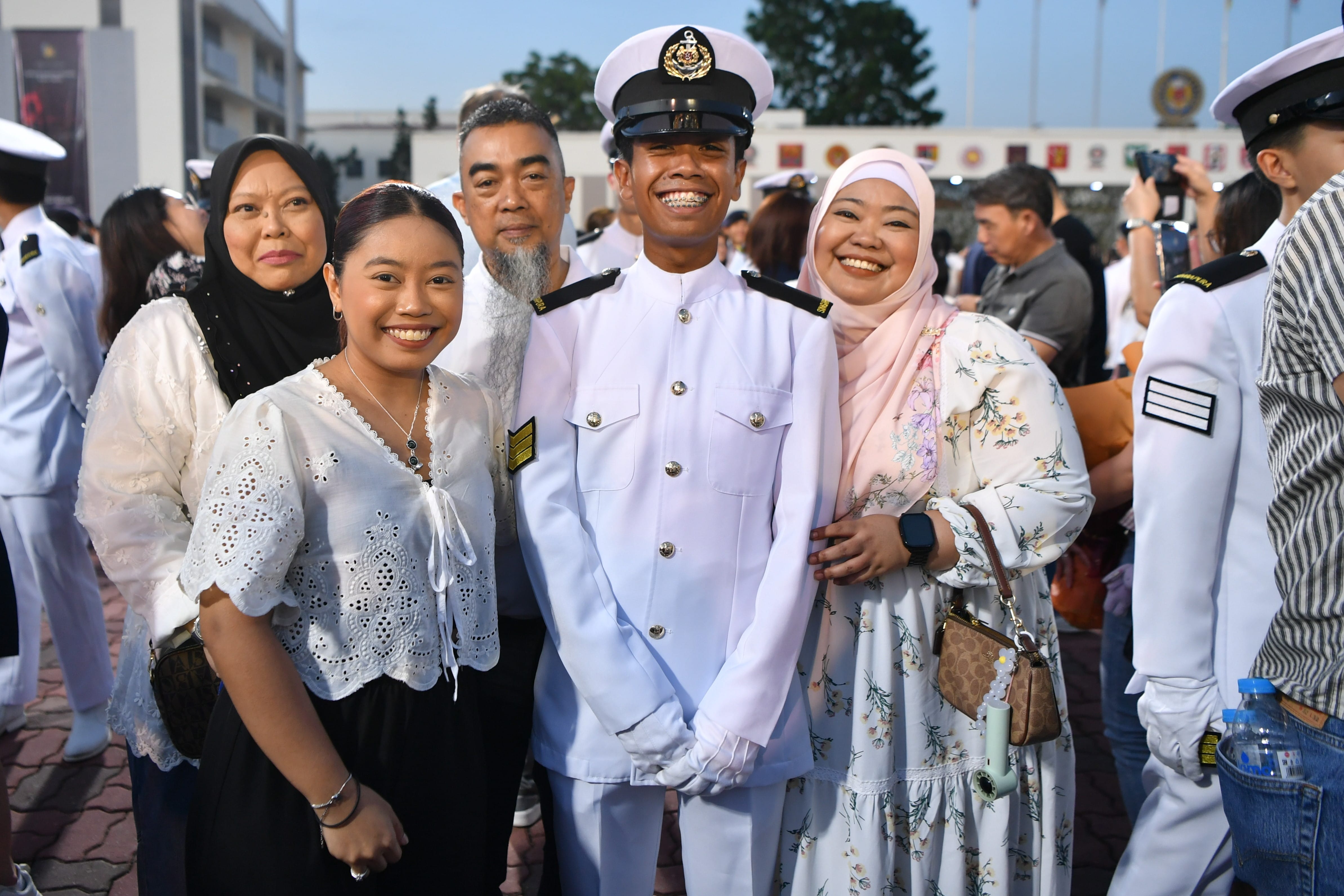 1086 Graduate as SAF Specialists and Military Experts | Ministry of Defence